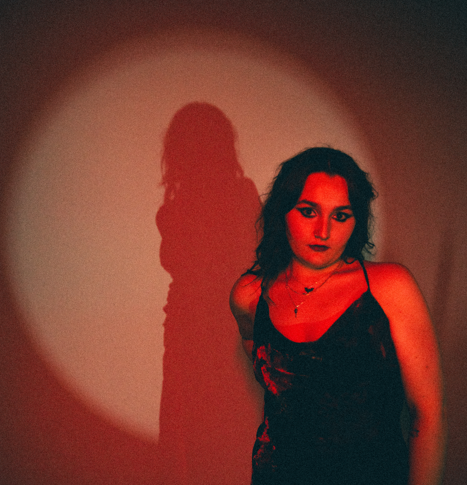 Ellie Reed Unleashes Cathartic Rock Anthem "If I Never Met Him"