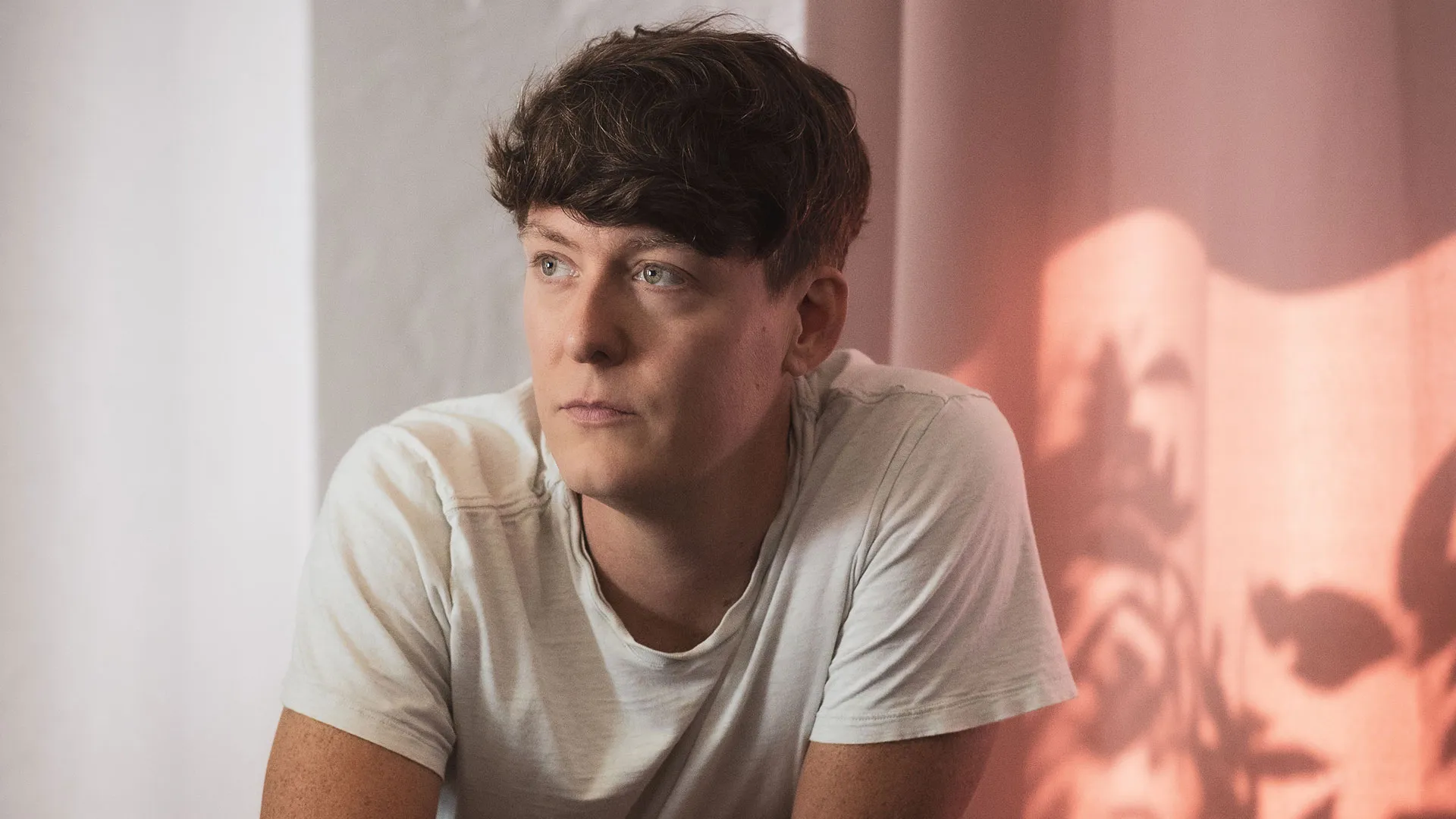 Jon Lindsay Unveils Poignant New Single “Big Stage”